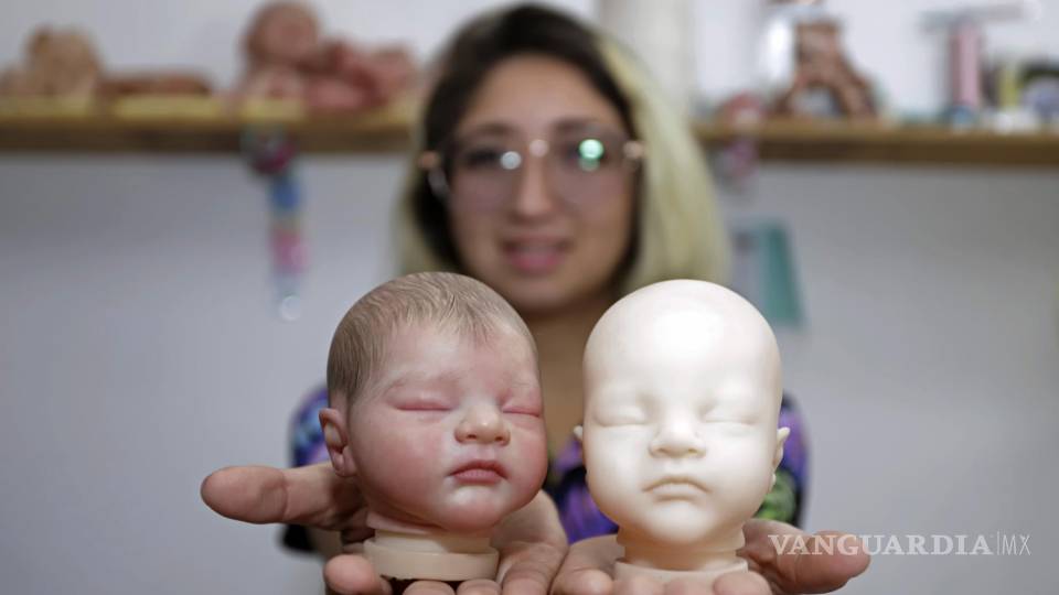 ¿Tiernos o extraños? Así son los bebés hiperrealistas de esta artista ...