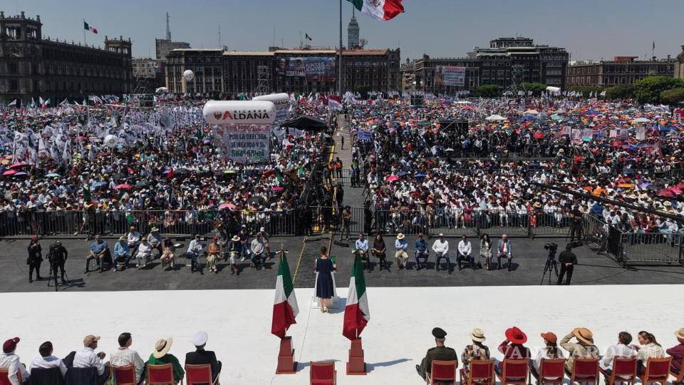 Más de 350 mil personas acompañaron a Claudia Sheinbaum en el Zócalo de ...