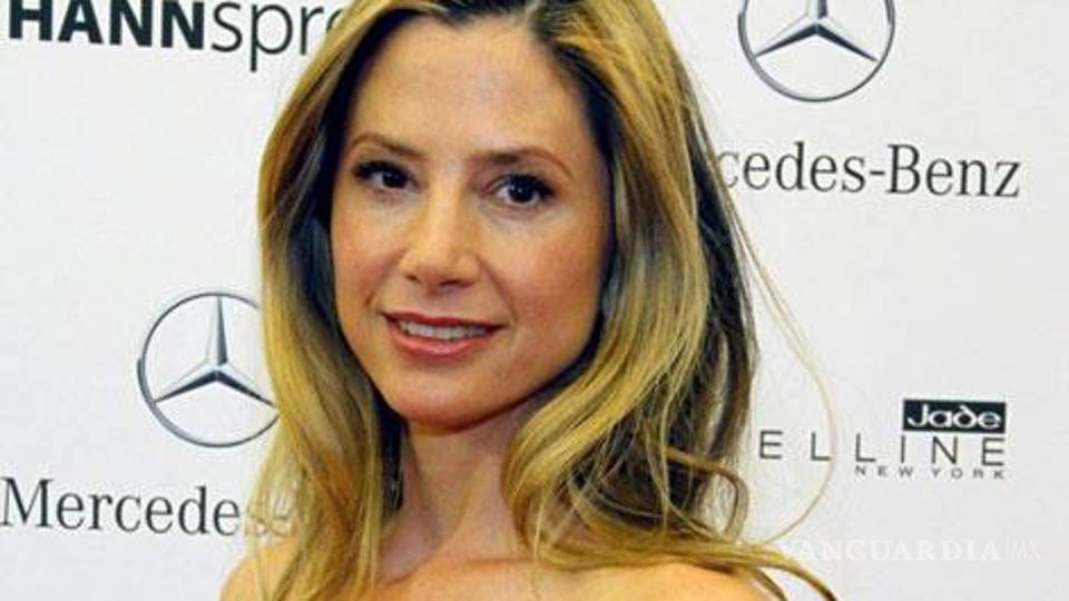 La actriz Mira Sorvino disfruta ir a las iglesias