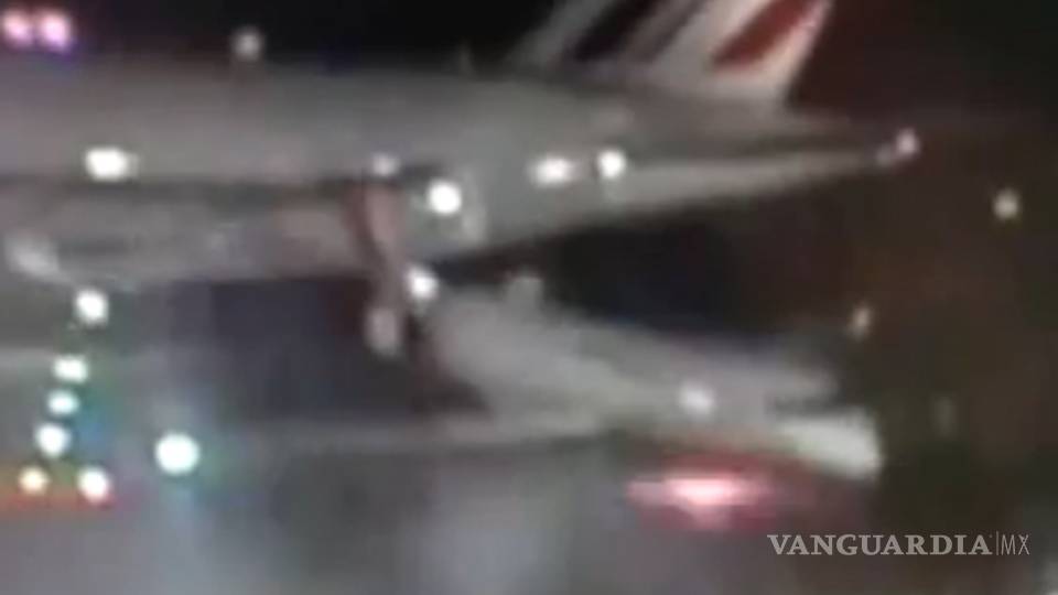 Choque de aviones en el aeropuerto de NY (Video)