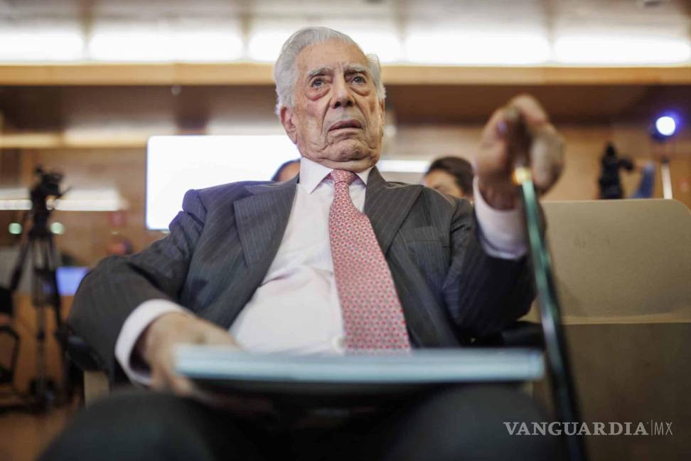 Mario Vargas Llosa vence al COVID-19... sale del hospital tras 6 días ...