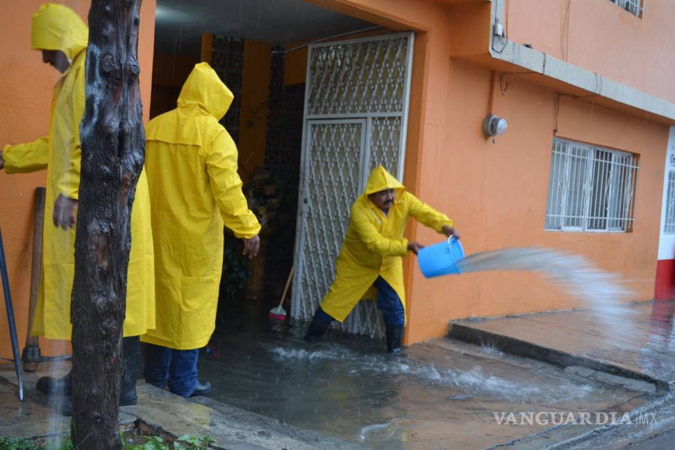 Exhibe lluvia el pésimo y deficiente sistema de drenaje de Saltillo