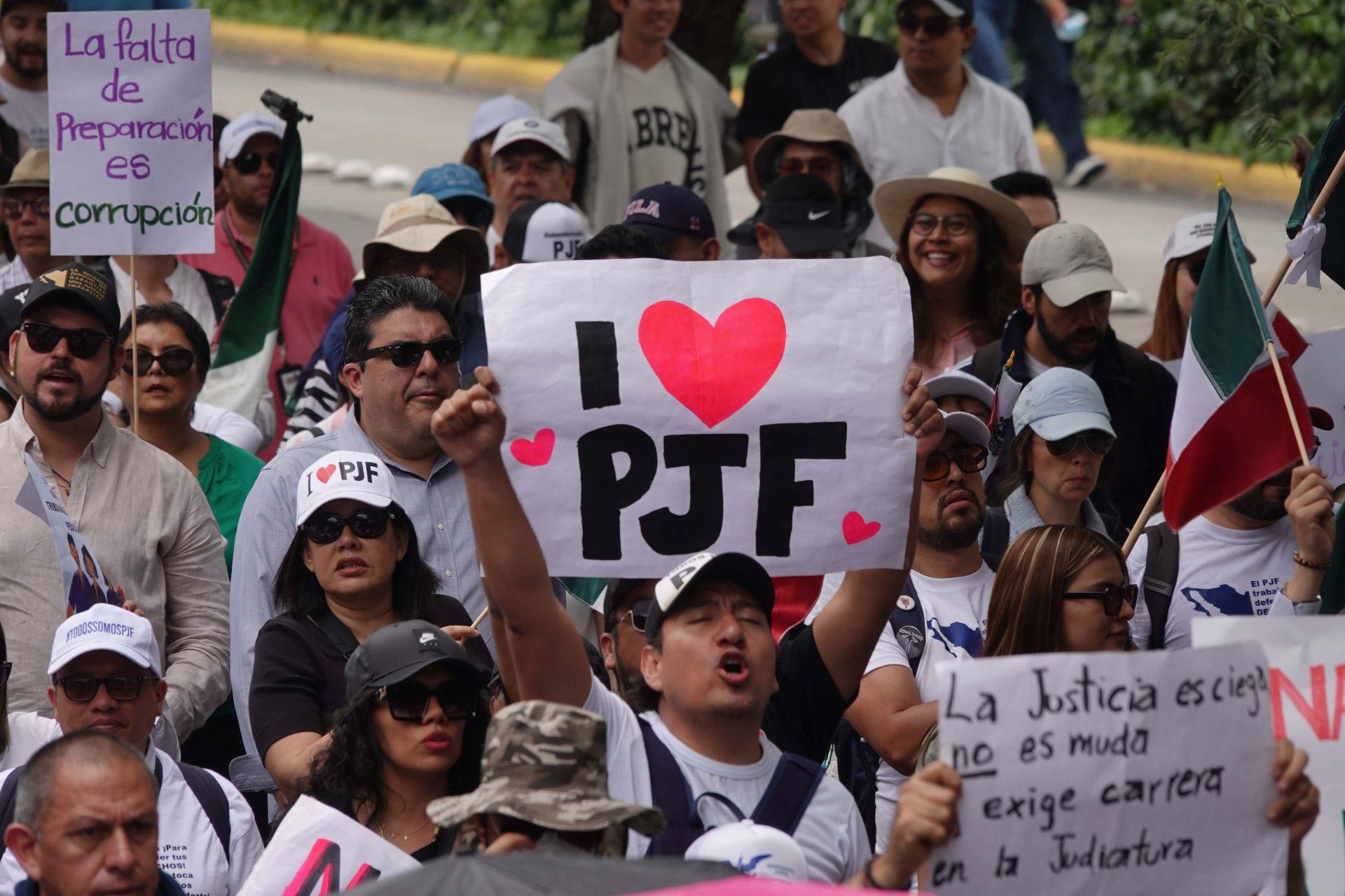 Estudiantes y trabajadores protestan por Reforma Judicial rumbo al ...
