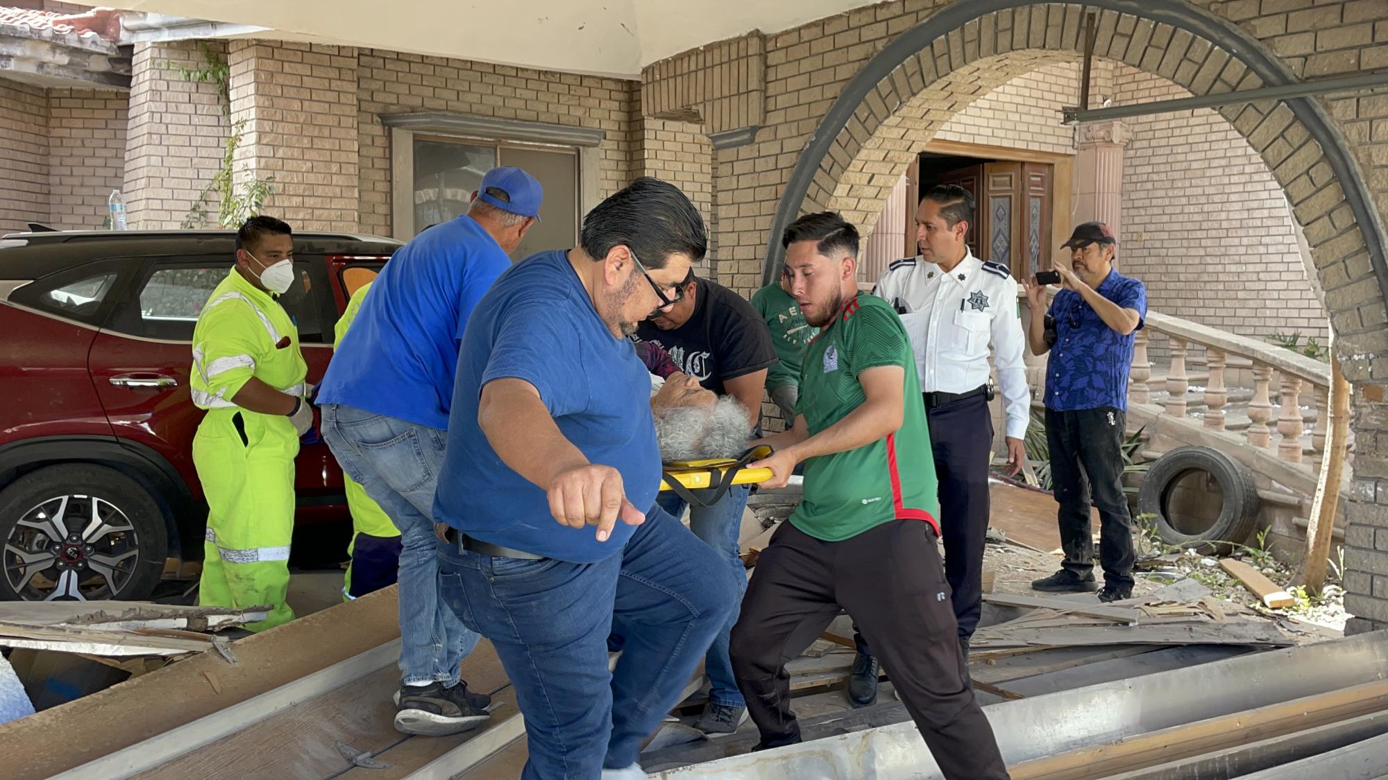Saltillo: mujer de 87 años colisiona contra vivienda y se mete hasta la cochera - Lado.mx