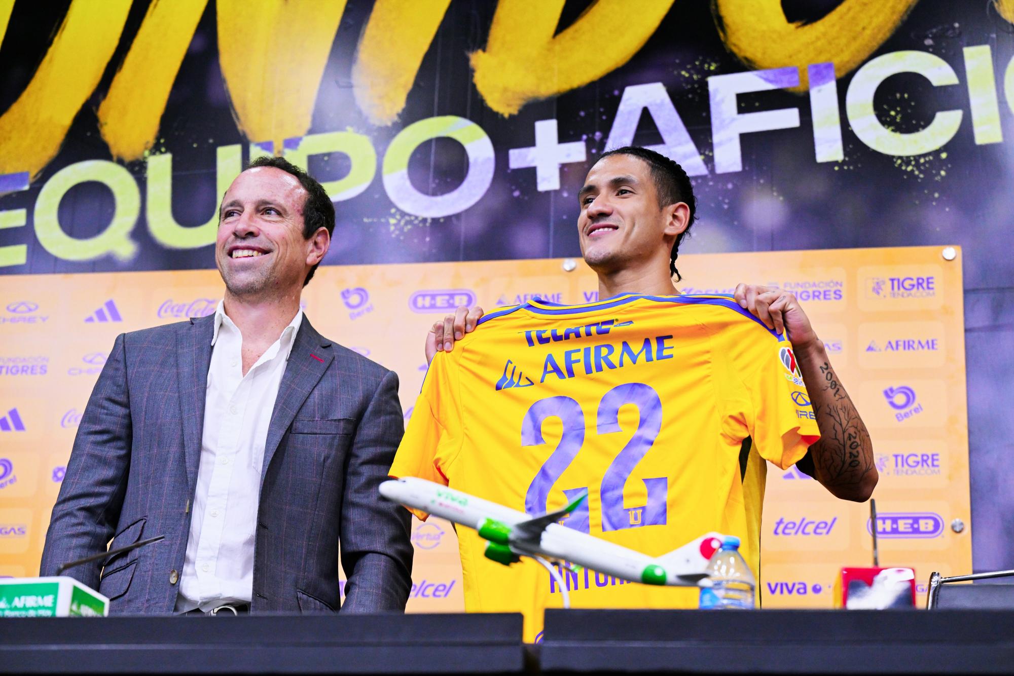 Uriel Antuna se compara con Damián Álvarez en su presentación oficial con los Tigres de la UANL ...